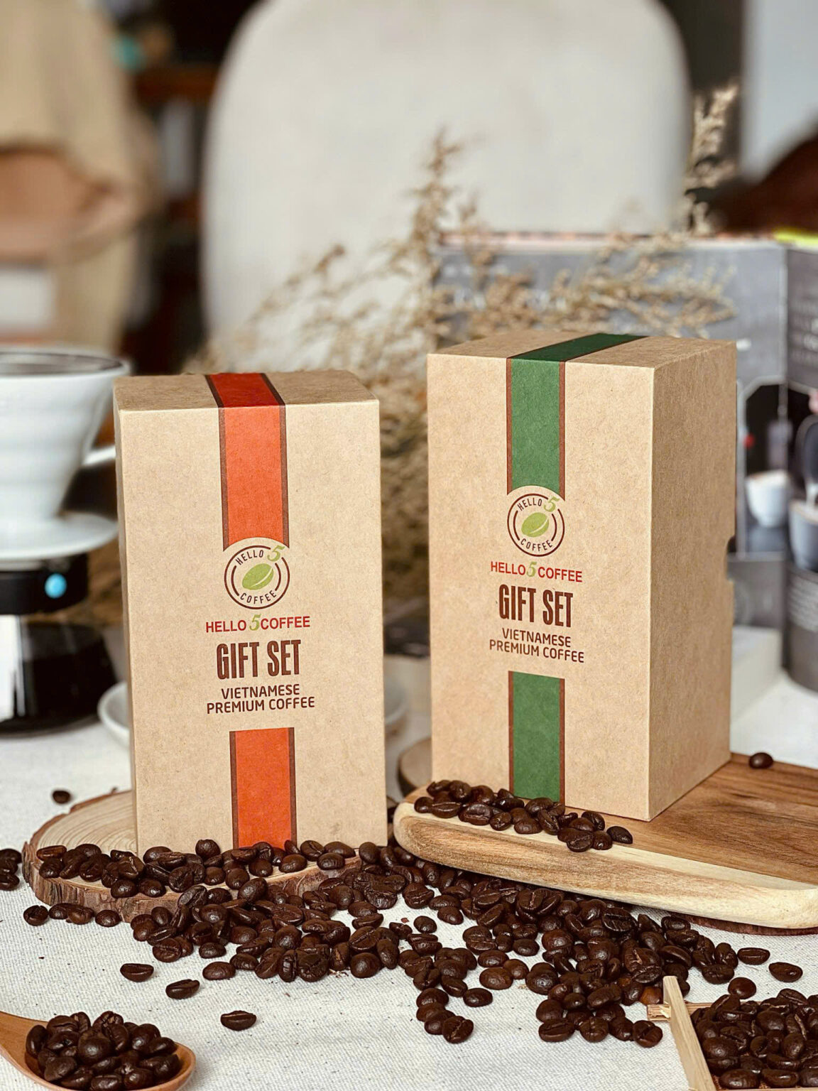 Hộp quà tặng Cafe nguyên chất 250g Hello 5 Coffee DELUXE kèm Phin